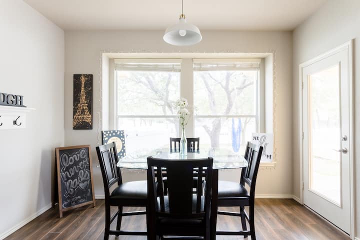 Cheerful, Cozy & Cute 1 Bedroom - Cedar Park, TX