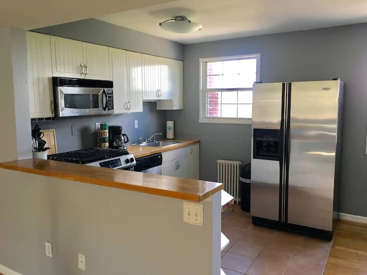 Amazing Location With Views And Parking! - Marymount University, Arlington