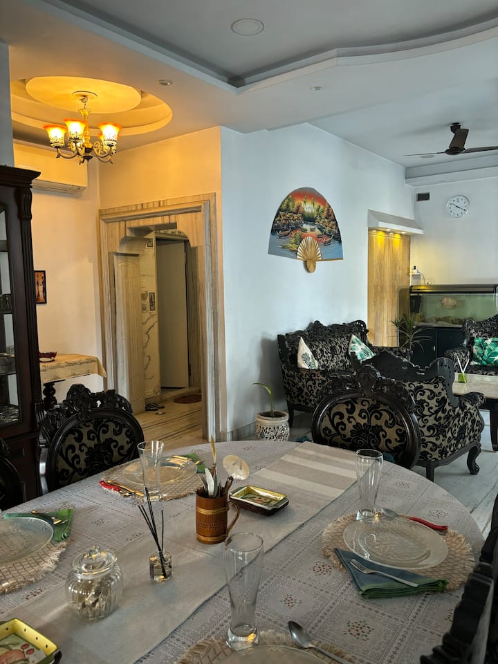 Earthy 7 Bedroom Heritage House - Kolkata