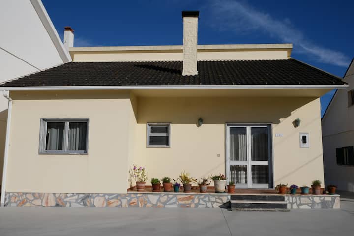 Entire Home-aircon-sleeps 8- Close 4 Unesco Sites - Ourém