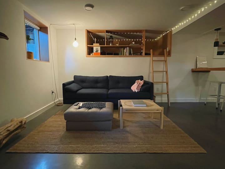 Minimalist Basement Unit In Historic Irvington - Portland, OR