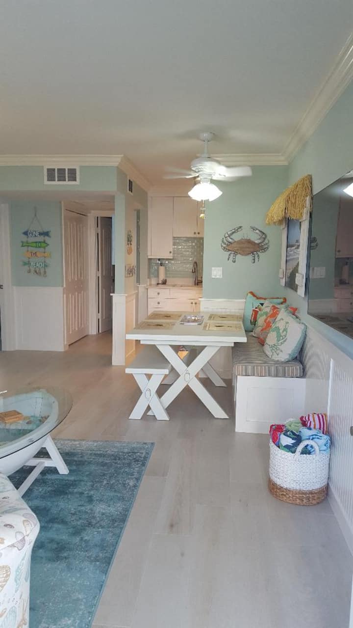 2018 - Neue Renovierte Wohnung Am Strand # 2 - Naples, FL