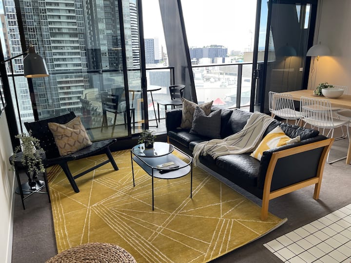 City Skyline Apartment- Beautiful Design, Parking. - Melbourne