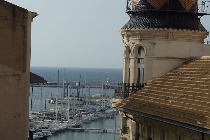 Luminous Vintage Apartment Next To Esplanade - Alicante