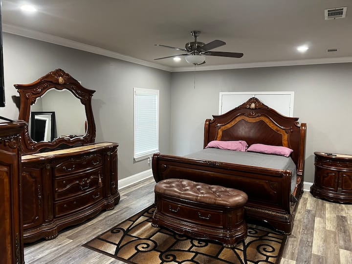 4 Bedroom 3 Bath Home. Perfect For Extended Stay - Baton Rouge, LA