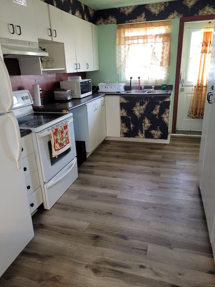 Jolie Chambre  Juste Pour Une Personne Seulement. - Laval