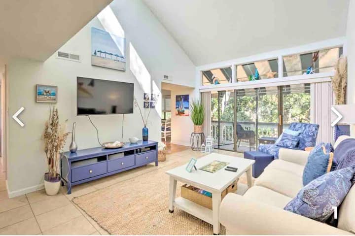 New! Pet Friendly Condo W/pool 10 Min Walk 2 Beach - Hilton Head Island, SC