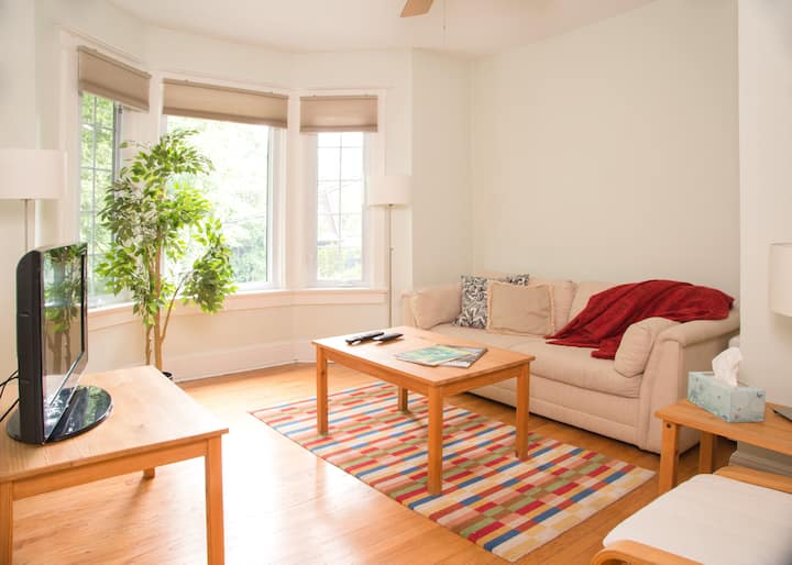 Charming 2nd Story Walk-up In Seaton Village - Toronto