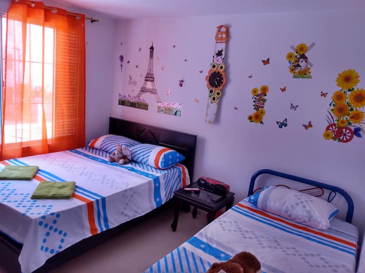 Casa Amoblada Para 7 Personas Con Garaje - Cali