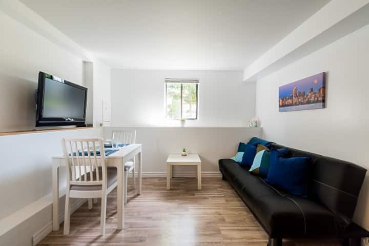 The Fraser Flat - Convenient And Comfortable - 溫哥華