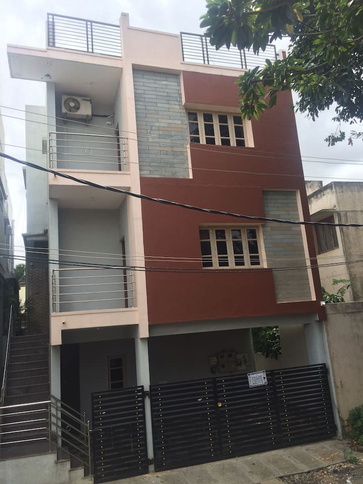 6 Bedroom  Villa In Rajarajeswari Nagar - Bengaluru