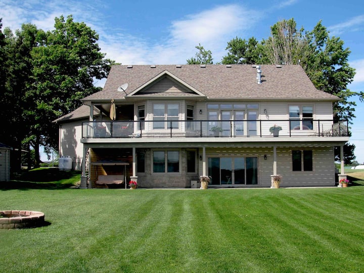 Beautiful Quiet Waterfront Couple's Retreat - Gananoque