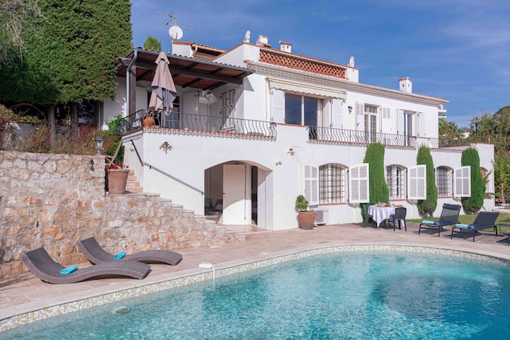Une Grande Maison Traditionnelle Face A La Mer - Vallauris