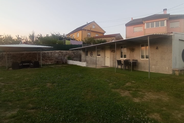Casa Con Finca Cerrada Mascota 2 Km De Las Playas - Cangas