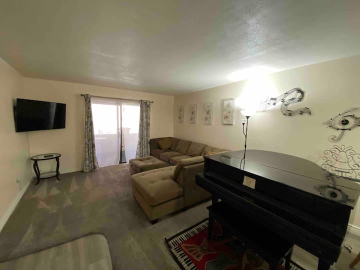 Lake Community - 2bed 2bath - Beautifully Updated - Phoenix
