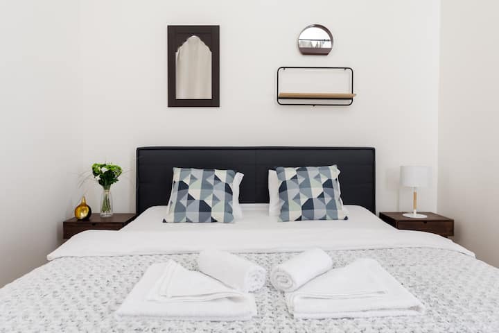 Modern Lesser Town Apartment  With Balcony Nr.4 - Praga