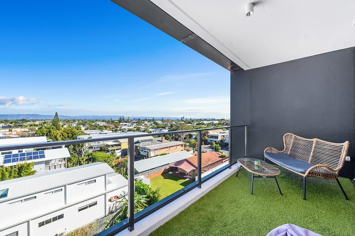 New 2 Bed Apartment By The Beach - Gold Coast