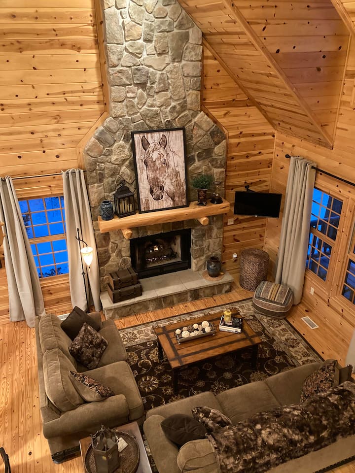 Luxury Mi Cabin-couples, Families, Friends-pool! - Saugatuck, MI