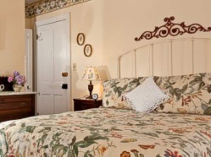 Brickhouse Inn - Double Bed - (Virginia Room) - Gettysburg, PA