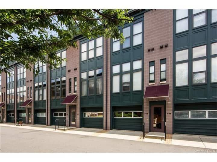 2br/2ba Light Rail Station-top Floor Flat-southend - Charlotte, NC