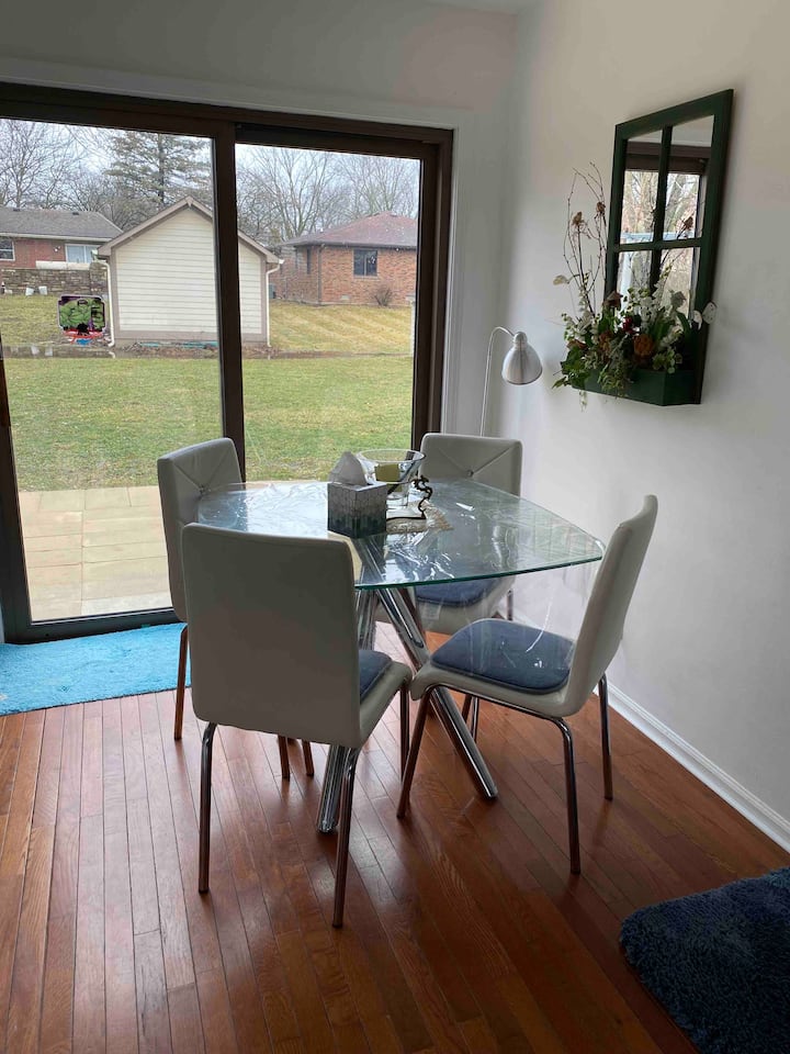 Cozy And Comfy Room With Private 0.5 Bath - Zionsville, IN