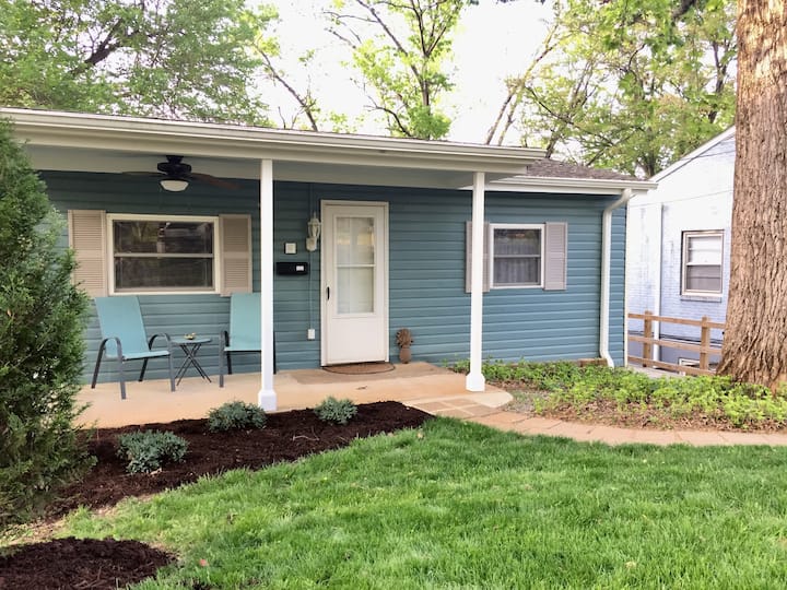 Knotty Pine - Freshly Updated!
Cozy Cottage - Charlottesville, VA