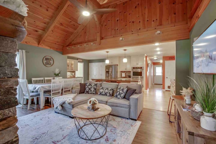 Modern Vt Retreat W Serene Views And Jacuzzi - Rutland, VT