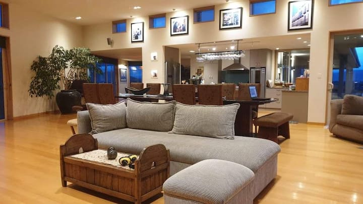 Oceanview Suite In An 6-bedroom Luxury Villa - Blenheim