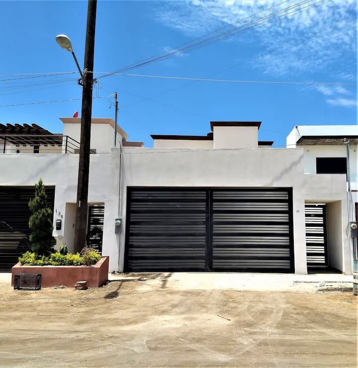 Beautiful House With A 2 Minute Walk From Beach. - La Paz