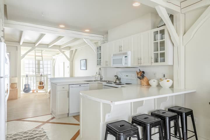 Big White Ski In+out Mountain House-spacious+ Cozy - Big White Ski Resort, BC