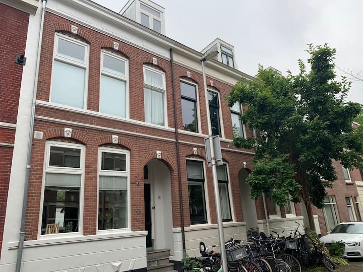 1860’s Utrecht City Center Family Manor House - Utrecht