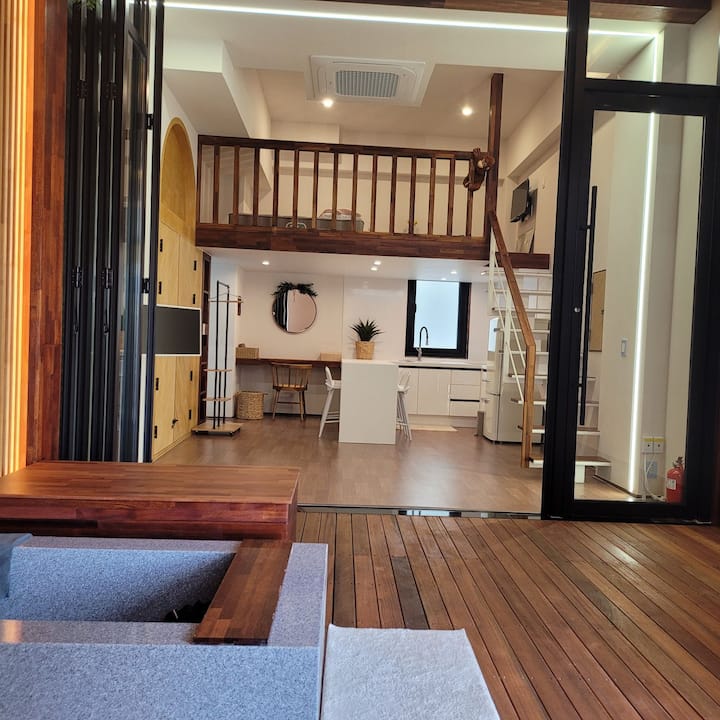 호텔식신축,복층 독채.족욕.루프탑그릴바베큐.황리단길도보.조식제공.시내중심위치최상.전용주차 - Gyeongju-si