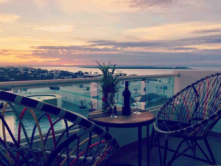 La Paz Condo W/city, Bay & Pool Views From Balcony - La Paz