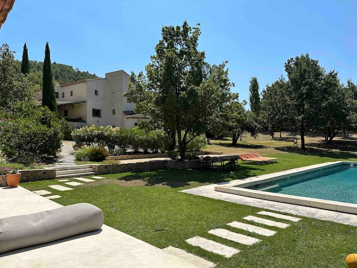 Cheerful 6 Bedroom Family Home - Pool - Rognes