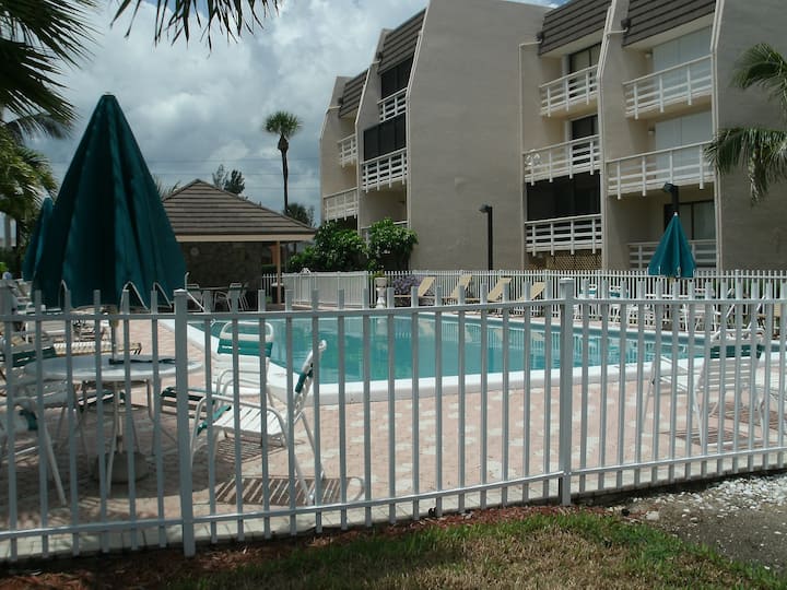 20 Steps To The Ocean! 10 Steps To  Pool One Level - Stuart, FL