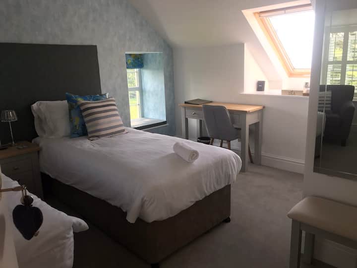 Delux Super King Bedroom With Sea Views - Aberaeron