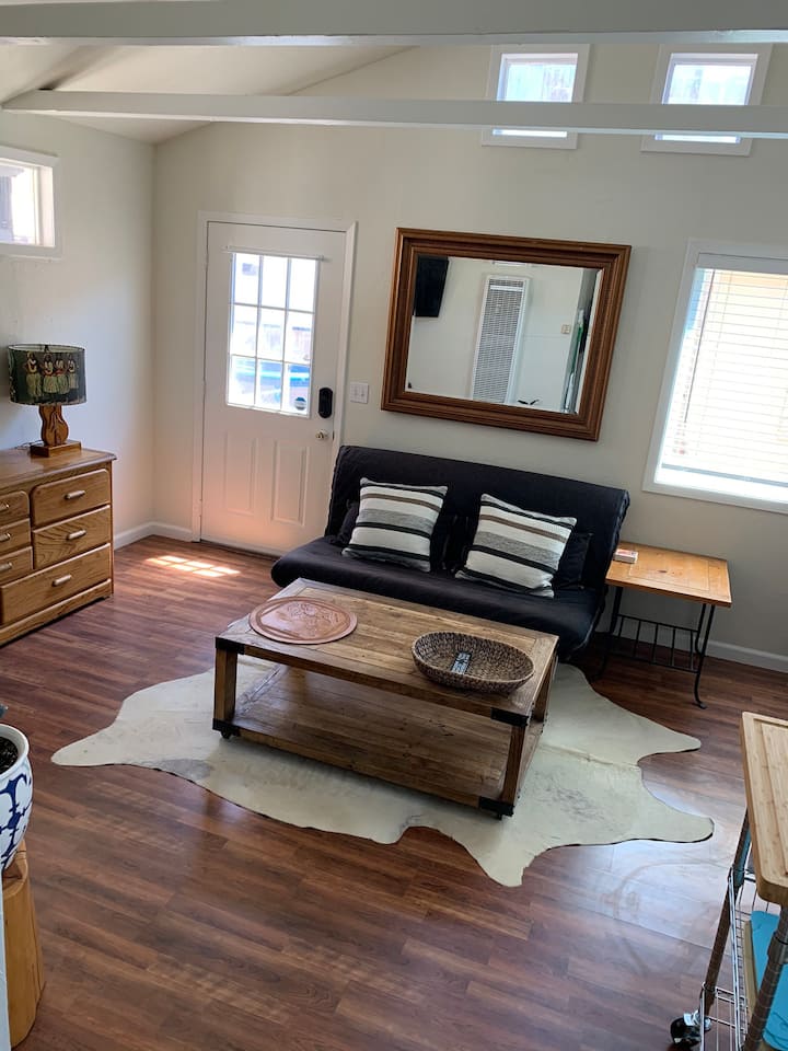 Charming 1 Bedroom Bungalow With Private Entry - Santa Cruz, CA