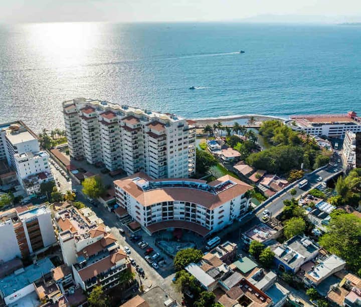 Lavish Corner Penthouse W Vibrant Jungle Views - Puerto Vallarta