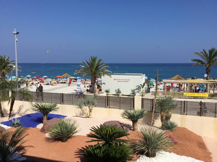 Les Pieds Dans L'eau La Vue Sur La Plage Et La Mer - Villeneuve-Loubet