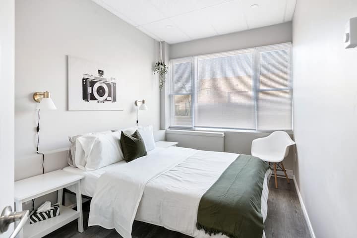 Bright Walkerville Flat | 2br, Parking, Near Dt - Windsor