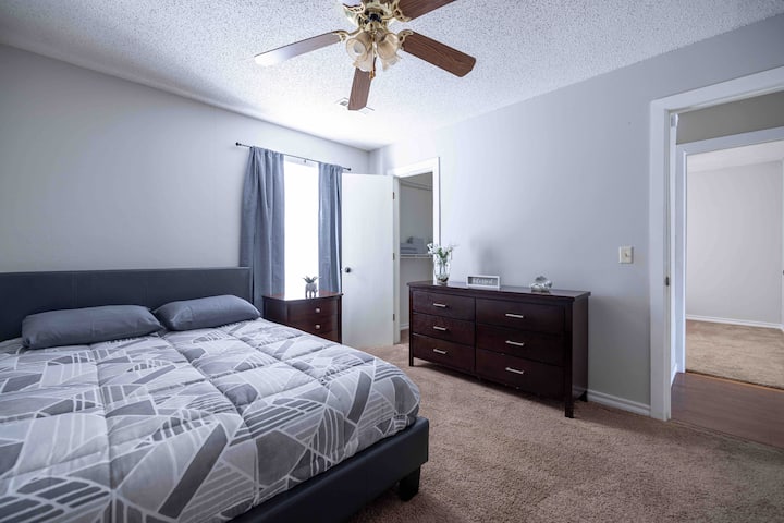 Johnson Home B - Fayetteville, AR