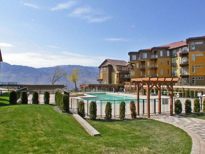 Lake And Beach Front Condo, Boat Lift (Optional) - Kelowna