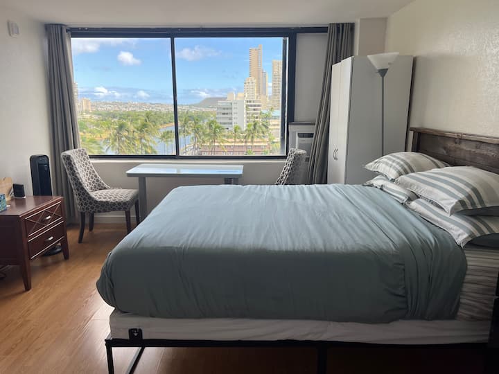Sunrise View Waikiki Studio Near Beach 10thfl - Kailua, HI