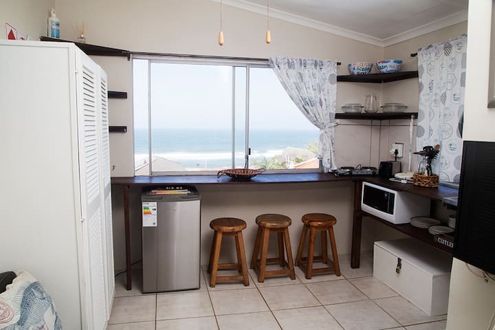 Seabreeze Cottage - 1 Min Fm Beach! Sea Views - Durban