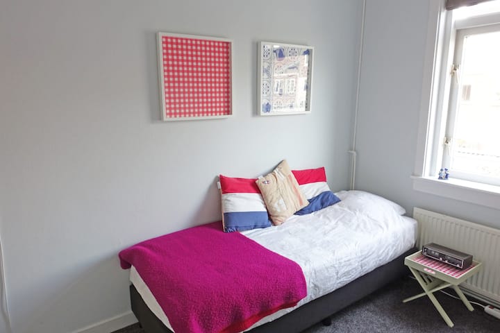 Clean Room With A Good Bed - Utrecht