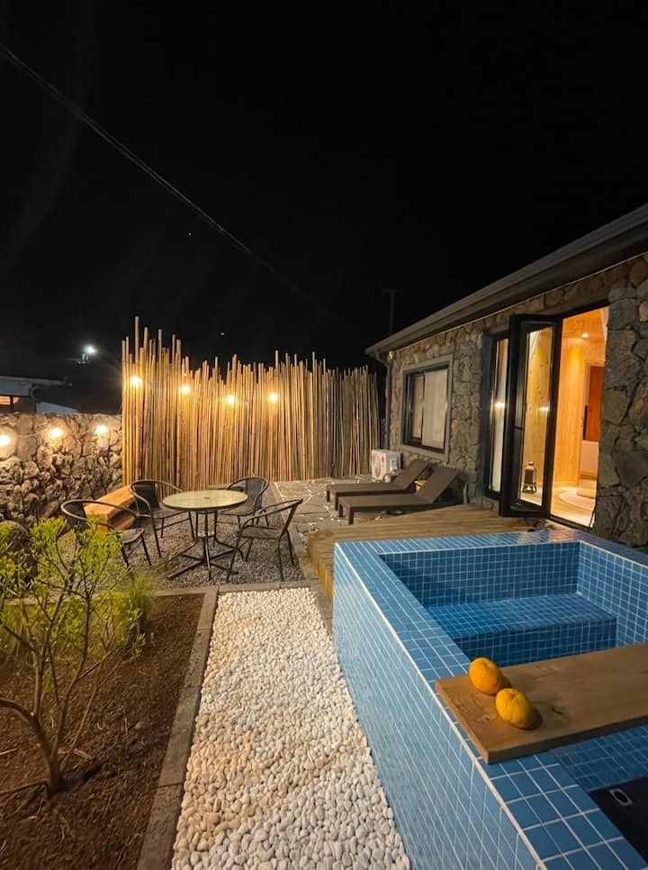 오로지 한팀만을 위해서 만들어진 독채숙소
집처럼 너무 편안한 숙소
'제주소안재' - Jeju