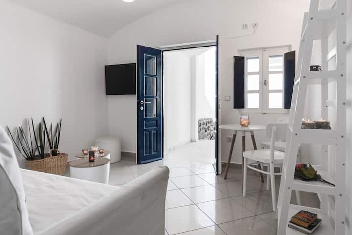 Sylvia's Villa - Santorini