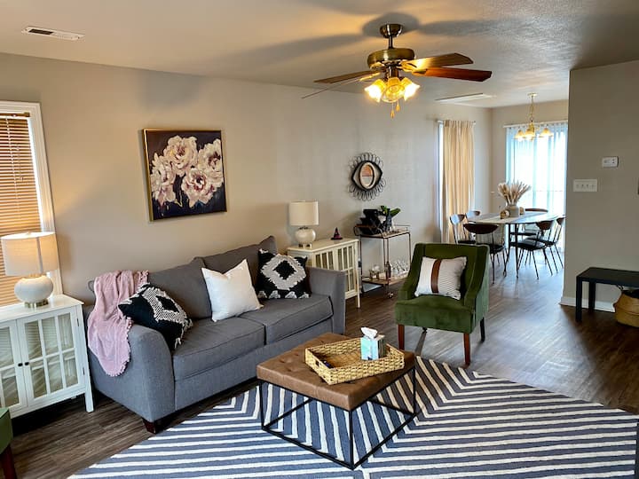 Cozy 3 Bed/2.5 Bath Home In Shannon Park - Charlotte, NC