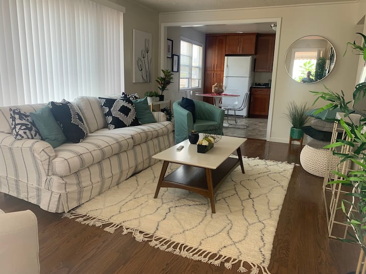 Entire 2bd Apt Near Highland Hospital & I-580 Fwy - Oakland, CA