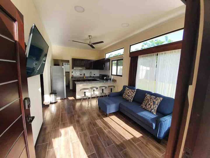 Los Girasoles, New Family Homestay & Private Pool - La Fortuna